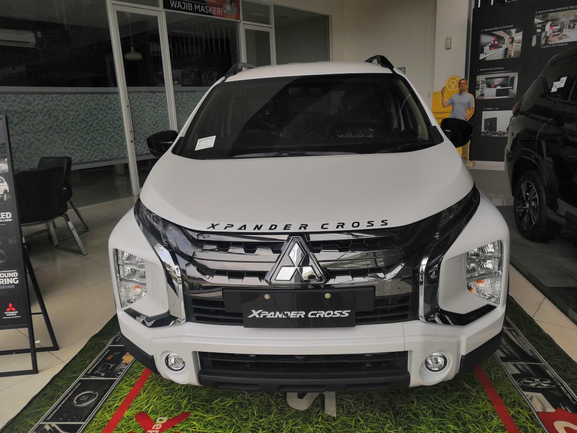 Lima Perbedaan Xpander Cross AT Premium dan Xpander Cross Rockford ...